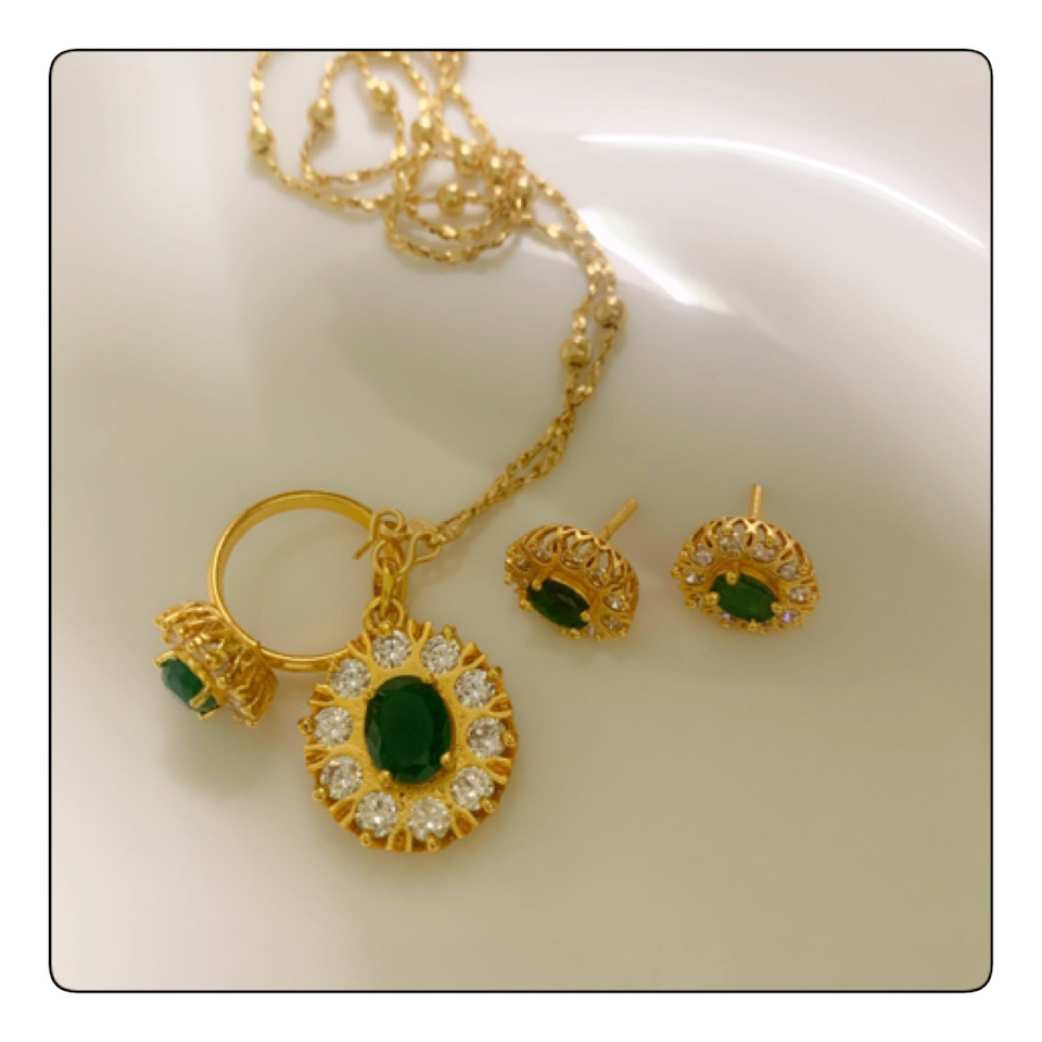Simple Gold Jewelry Set Design