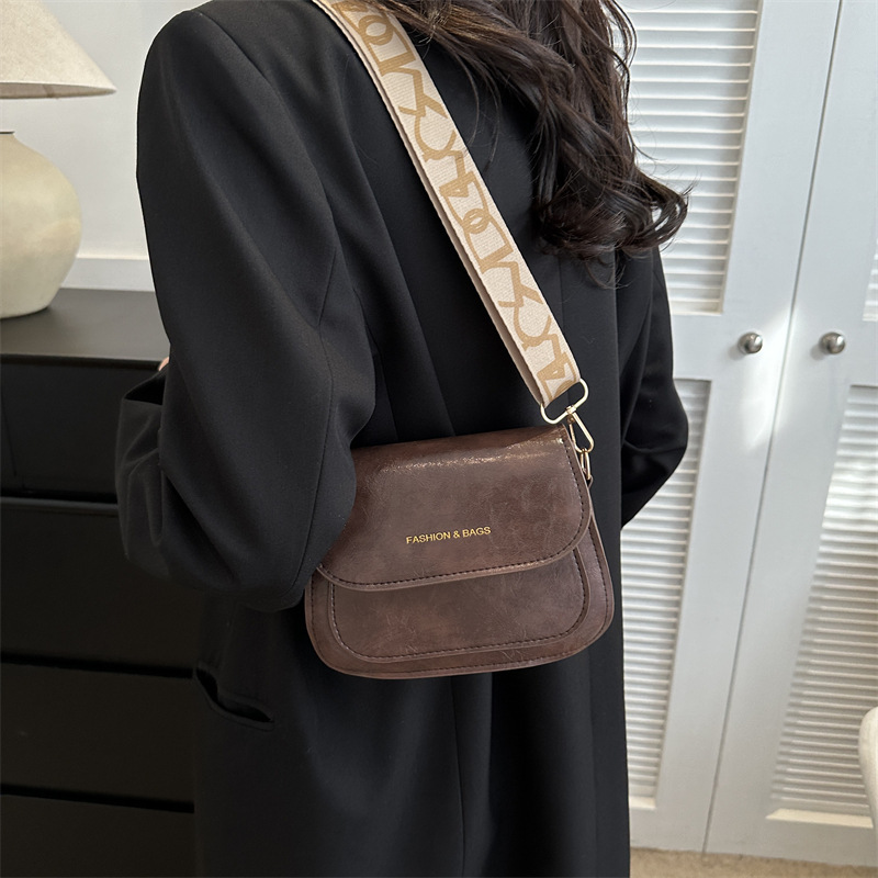 Pebbles Nepal Retro Qulited Small Square Handbag Wide Strap Shoulder ...