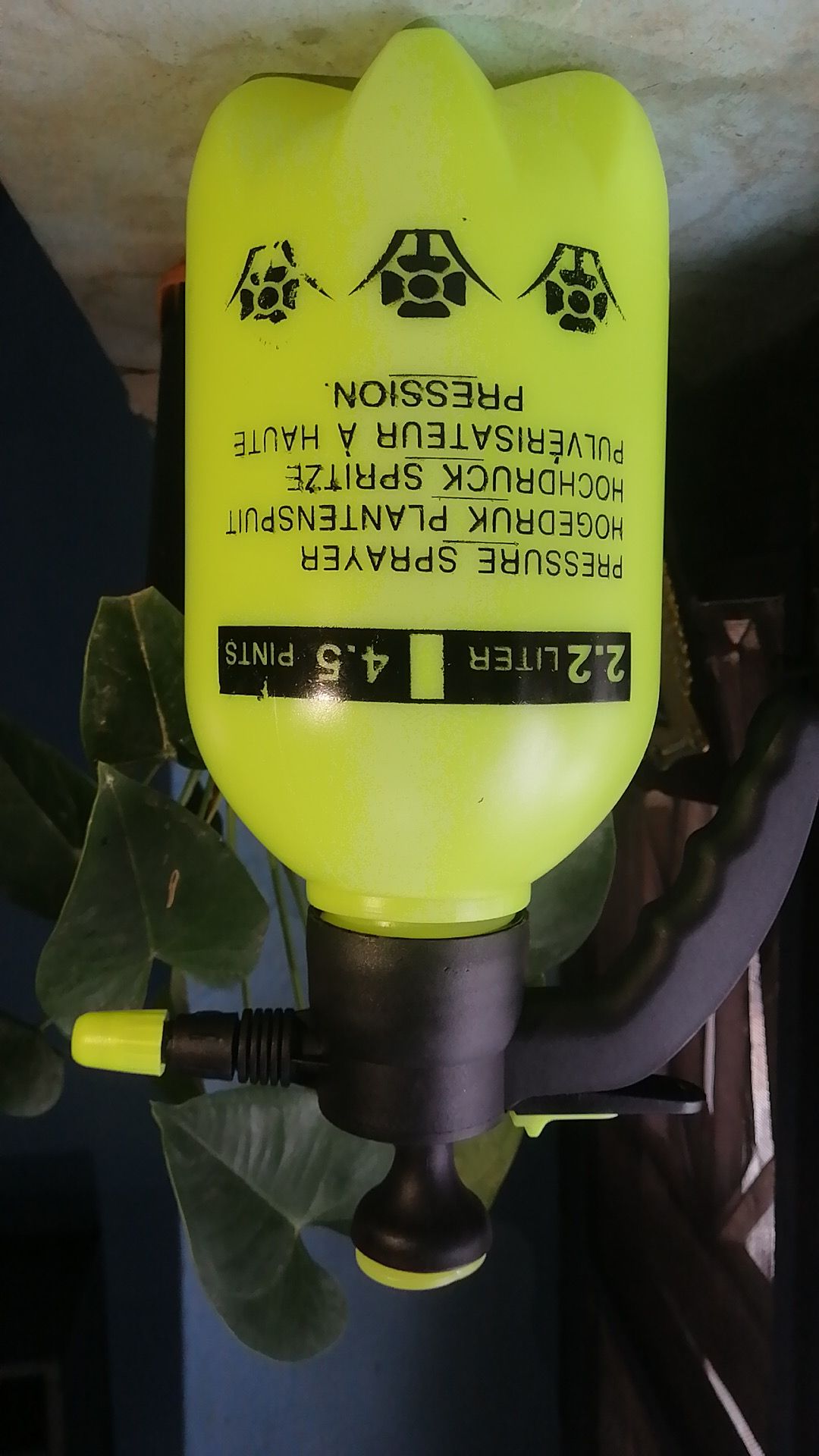 Pressure Water Spray 2.2 Liters Spray Bottle – Adjustable Nozzle, High ...